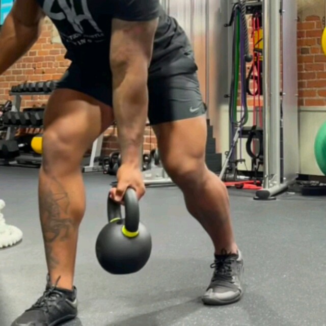 Remo con agarre invertido en posición escalonada by Xexu L. - Ejercicio ...