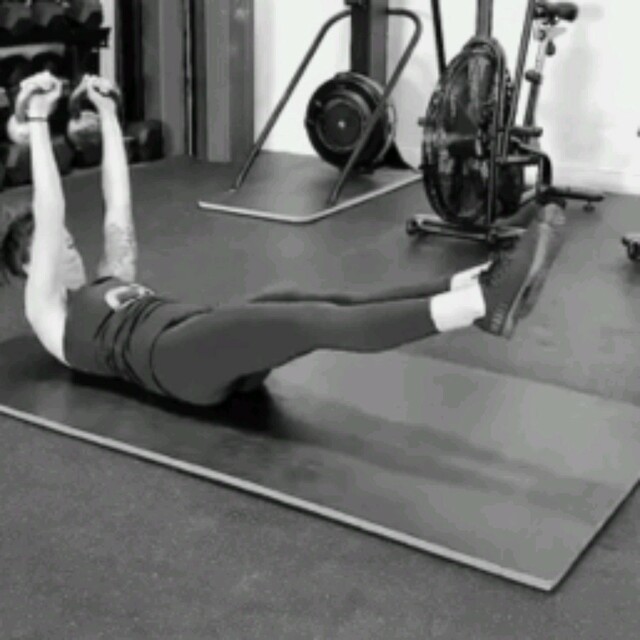 Kettlebell Hollow Hold Flutter Kick by Xexu Lara - Ejercicio Cómo ...