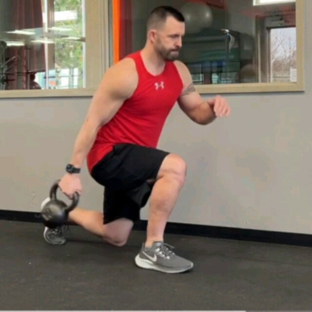 Reversed Lunge With kb Swing by 𝔻𝕖𝕤𝕖𝕣𝕥 𝔽𝕠𝕩🦊 🌟 - Exercise How-to - Skimble