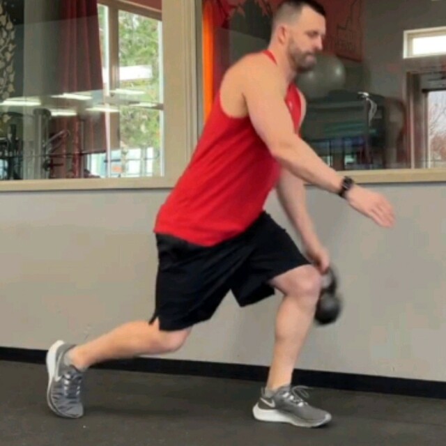 Reversed Lunge With kb Swing by 𝔻𝕖𝕤𝕖𝕣𝕥 𝔽𝕠𝕩🦊 🌟 - Exercise How-to - Skimble