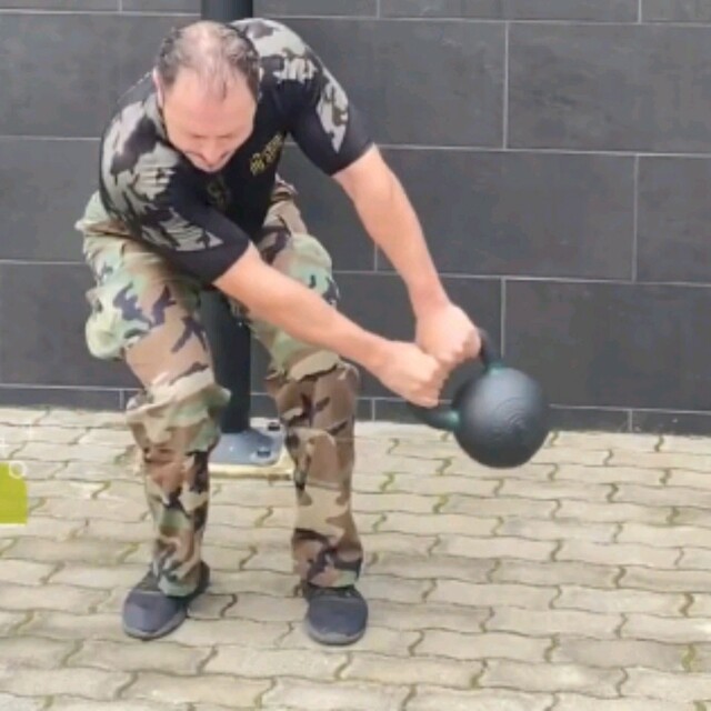 SIDE SKIING SQUAT Kb by Xexu Lara - Ejercicio Cómo hacerlo - Skimble