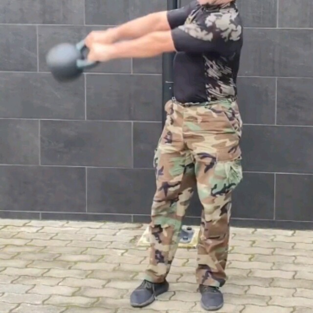 SIDE SKIING SQUAT Kb by Xexu Lara - Ejercicio Cómo hacerlo - Skimble