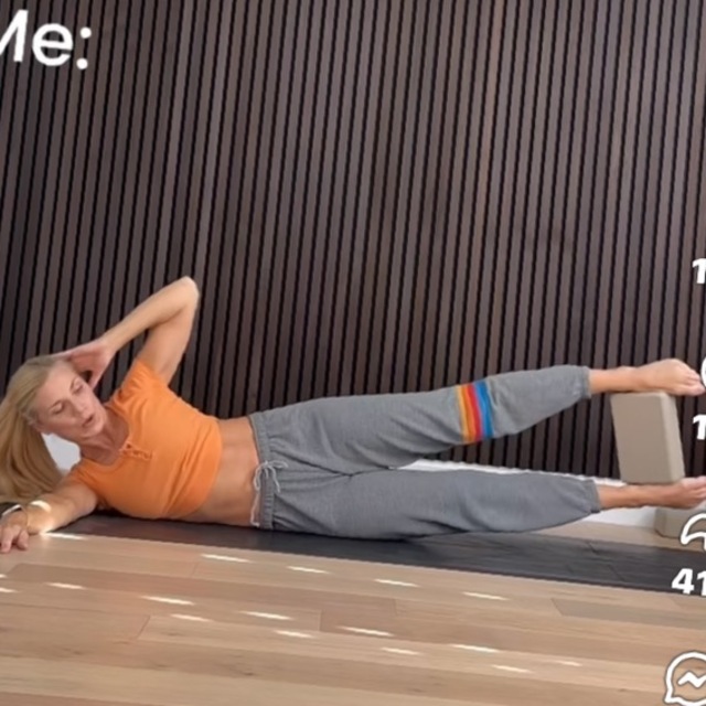 Block Side Crunch by Melissa Leng - Exercise How-to - Skimble
