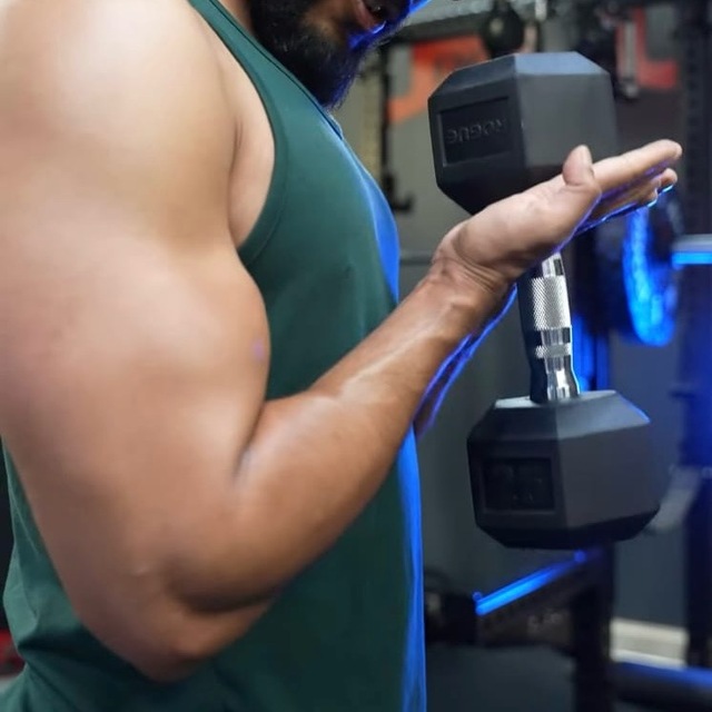 Single Dumbbell Curl by Layra Zapata - Ejercicio Cómo hacerlo - Skimble