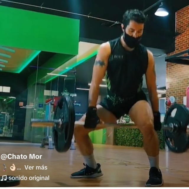 Sentadilla Sumo Con Brra O Dumbbel Cruzado by Layra Z. - Exercise How ...