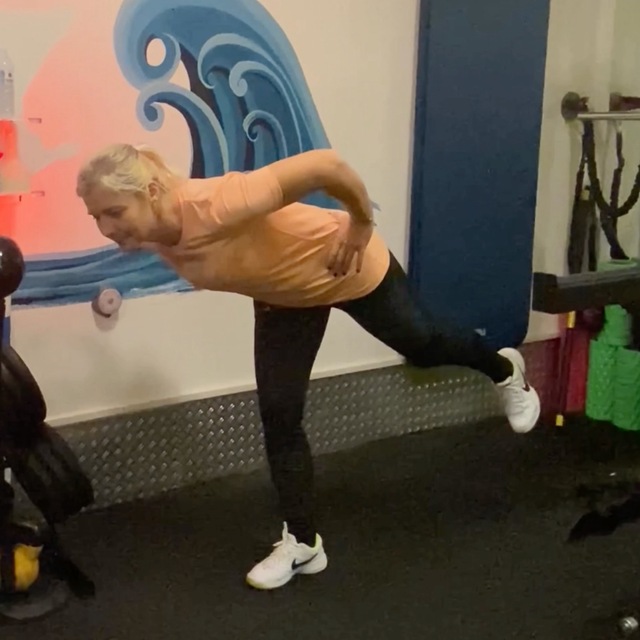 Balanced body pivot (R) by Ömer Köseoğlu - Exercise How-to - Skimble