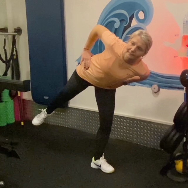 Balanced body pivot (L) by Ömer Köseoğlu - Exercise How-to - Skimble