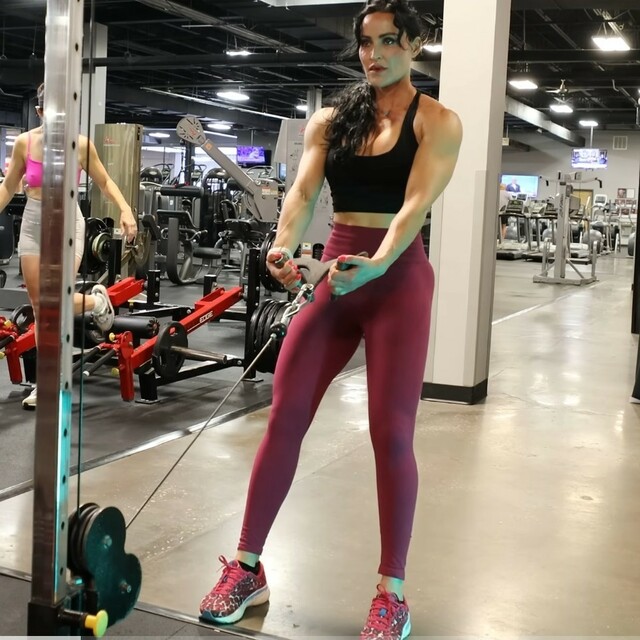 Cable RDLs by 𝔻𝕖𝕤𝕖𝕣𝕥 𝔽𝕠𝕩🦊 🌟 - Exercise How-to - Skimble