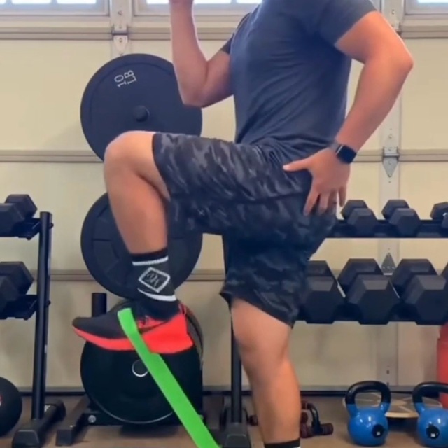 Hip Flex holds (L) by Ömer Köseoğlu - Exercise How-to - Skimble