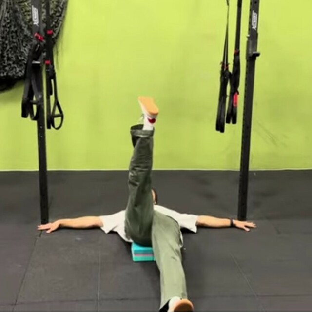 Lumbar Lying Rotation by Alex 🌊. - Exercise How-to - Skimble