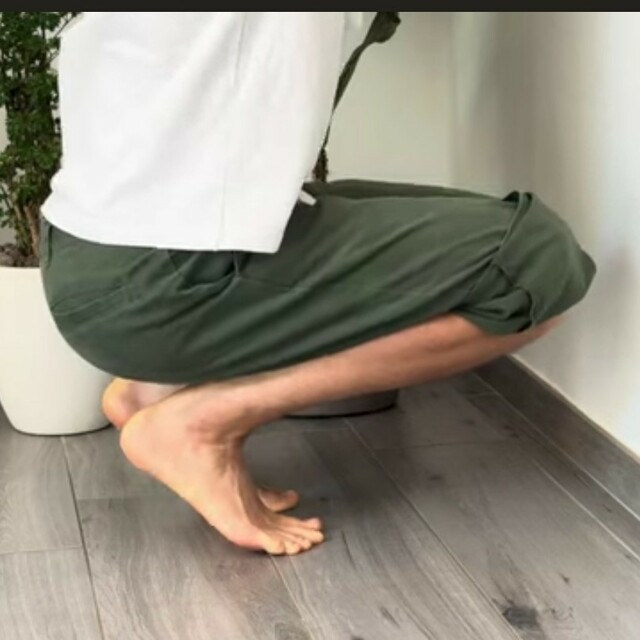 Curled seiza touches by Alex 🌊. - Exercise How-to - Skimble