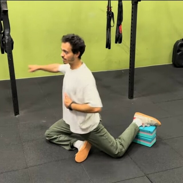 Figure 4 back foot elevated by Alex 🌊. - Exercise How-to - Skimble