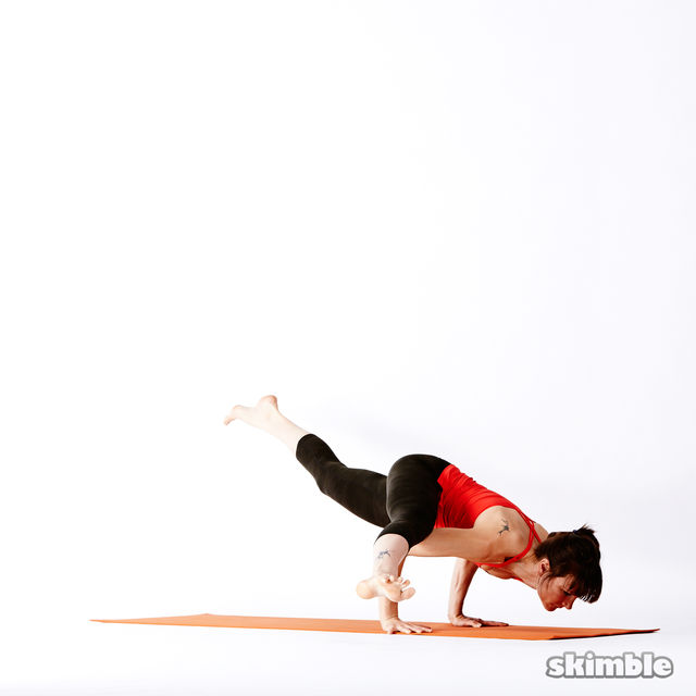 Right Scissors - Exercise How-to - Skimble Workout Trainer