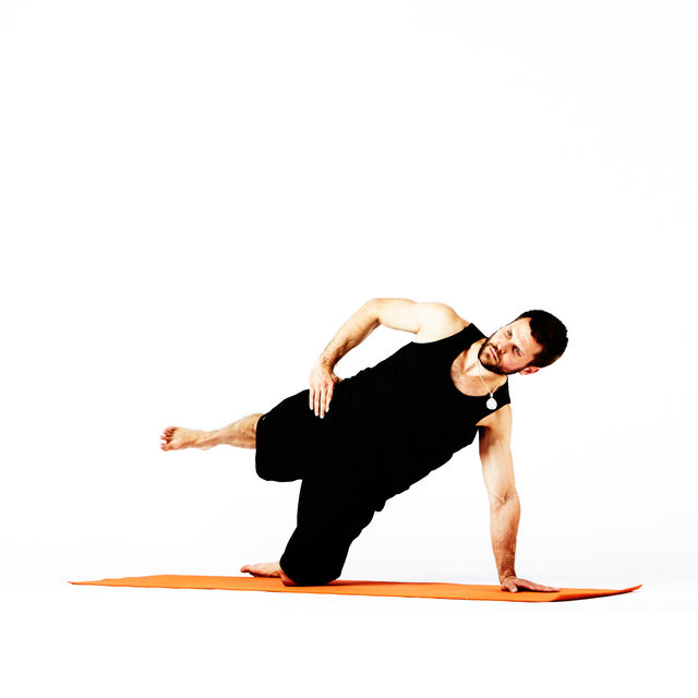 Right Low Kick Backs - Exercise How-to - Skimble Workout Trainer