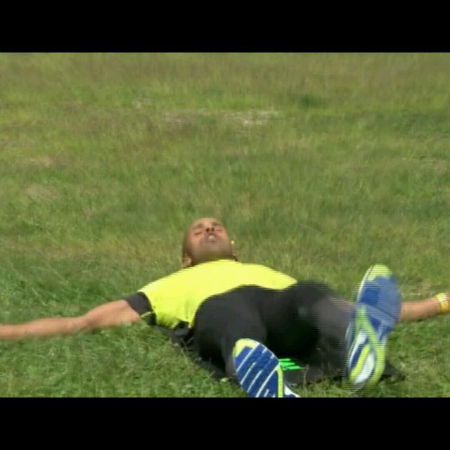 Hand To Feet Crunch by Giovanni F. - Exercise How-to - Skimble