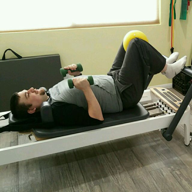 Moving Warmup Upright Rows by Benjamin V. - Exercise How-to - Skimble