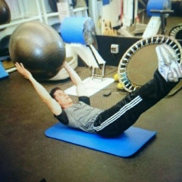 Ball Passes by Tony S. - Exercise How-to - Skimble