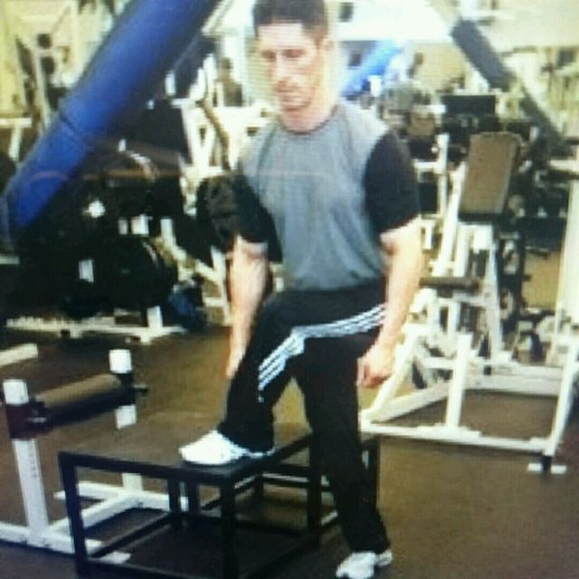 Crossover Step Ups by Tony S. - Exercise How-to - Skimble