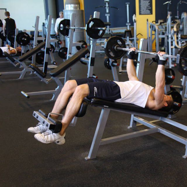 Decline Bench Press by Kriss M. - Exercise How-to - Skimble