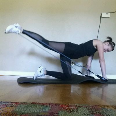 Banded Leg Kick Back by Lucy M. - Exercise How-to - Skimble