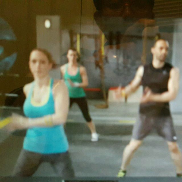 Medicine Ball Twist by Chan Y. - Exercise How-to - Skimble