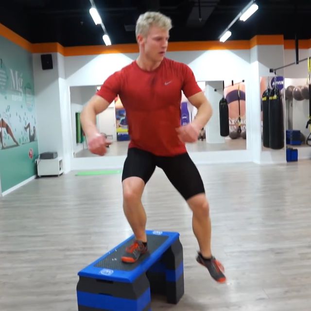 Reverse Step Up by 𝓐𝓷𝓲𝓽𝓪 🦋 - Exercise How-to - Skimble