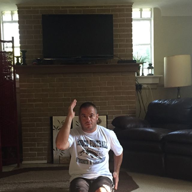 Seated Arm Action por Timothy Degiuli - Ejercicio Cómo hacerlo - Skimble